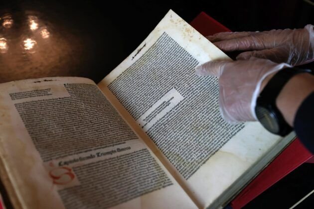 Día del Libro: El más antiguo "incunable" del Archivo Central Andrés ...